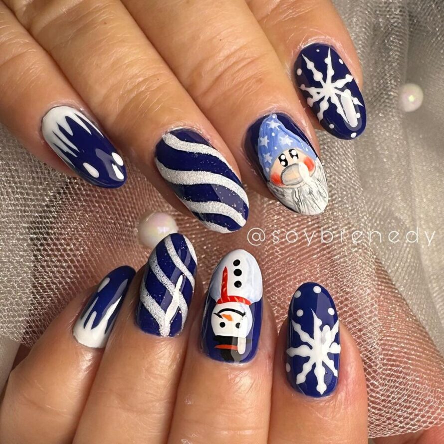 29 Elegant Almond-Shaped Christmas Nails to Show Off This Year