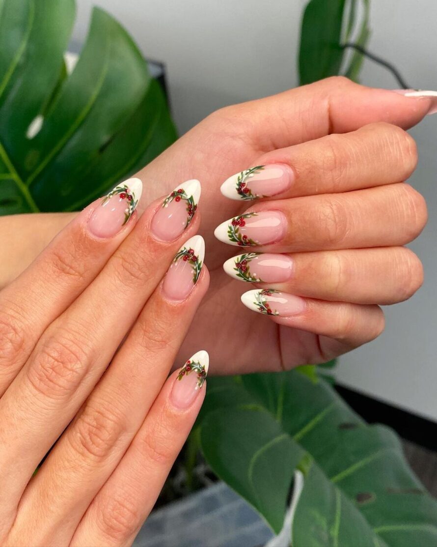 29 Elegant Almond-Shaped Christmas Nails to Show Off This Year