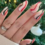 29 Elegant Almond-Shaped Christmas Nails to Show Off This Year