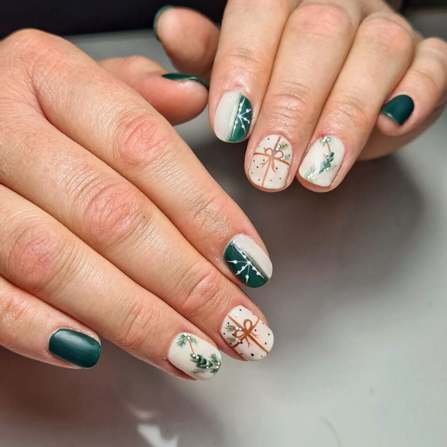 26 Simple Christmas Nails That Capture the Spirit of the Season