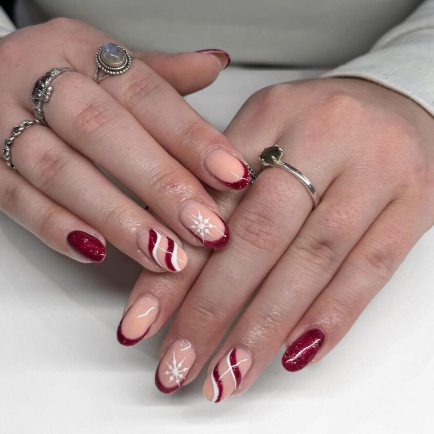 26 Simple Christmas Nails That Capture the Spirit of the Season