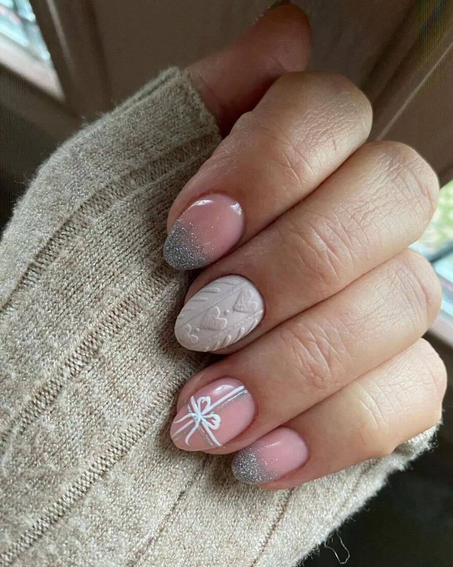 26 Simple Christmas Nails That Capture the Spirit of the Season