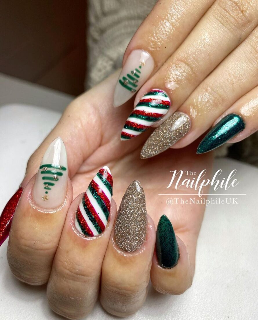 26 Simple Christmas Nails That Capture the Spirit of the Season