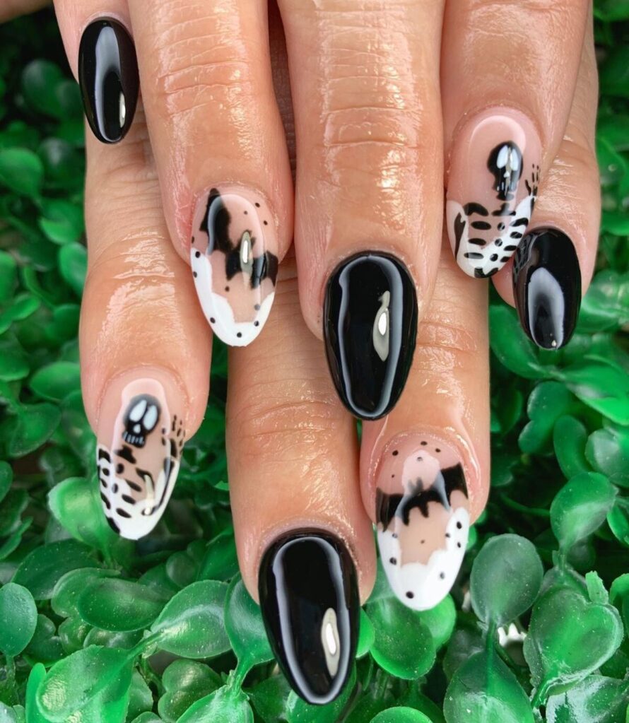 31 Spooky Acrylic Halloween Nails That Will Haunt Your Dreams