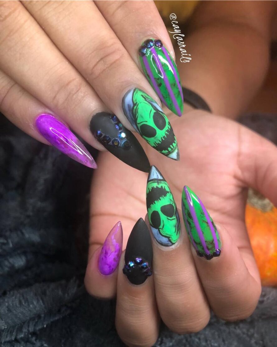 31 Spooky Acrylic Halloween Nails That Will Haunt Your Dreams
