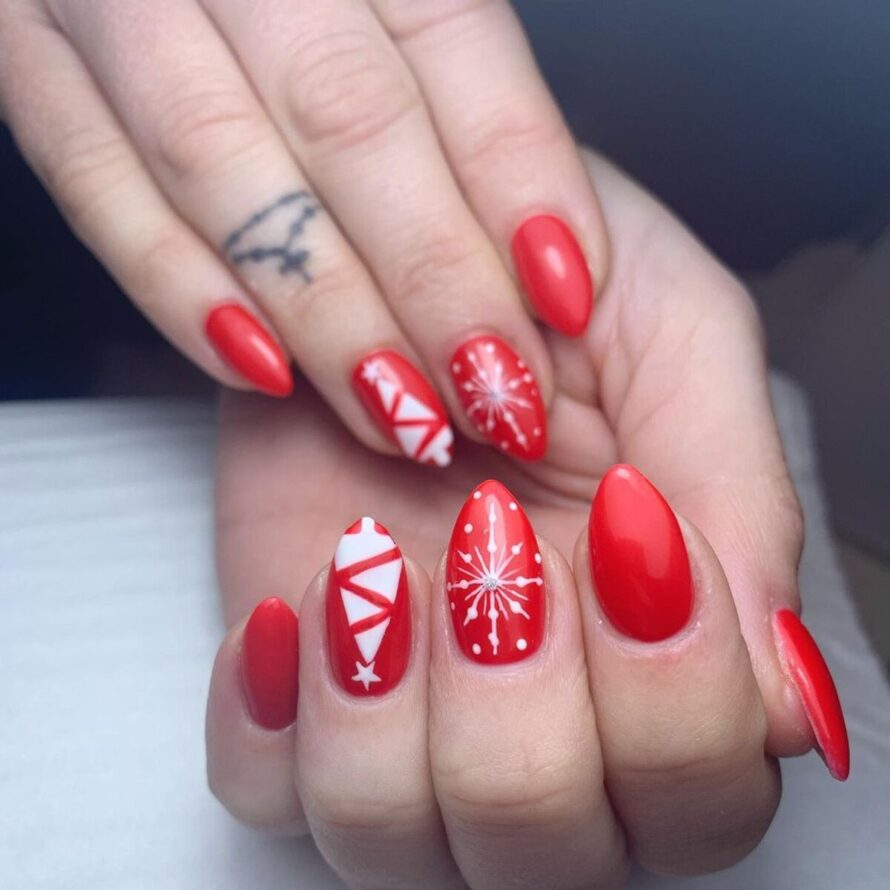 32 Stunning Red Christmas Nails for a Classic Holiday Look