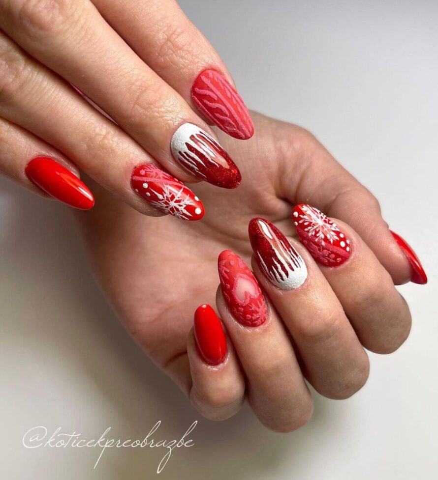 32 Stunning Red Christmas Nails for a Classic Holiday Look