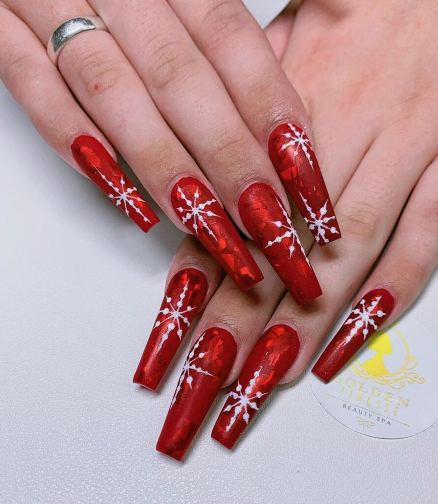 32 Stunning Red Christmas Nails for a Classic Holiday Look