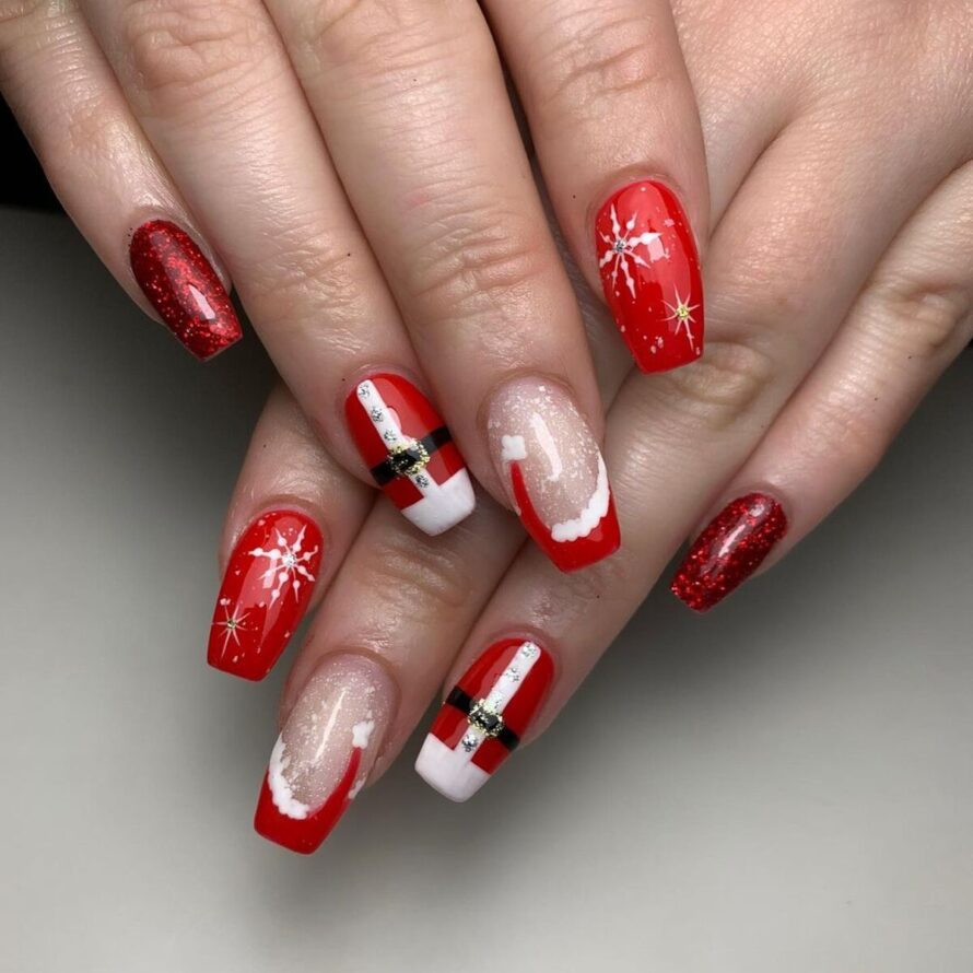 32 Stunning Red Christmas Nails for a Classic Holiday Look
