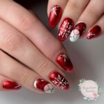 32 Stunning Red Christmas Nails for a Classic Holiday Look