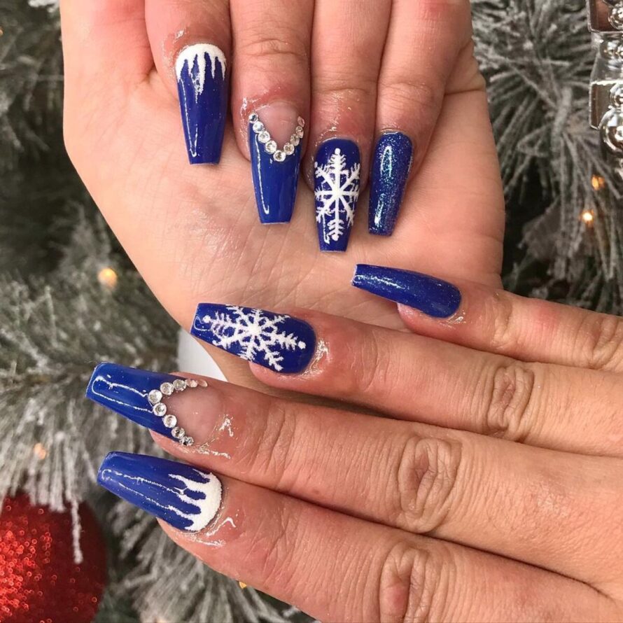 32 Cool Blue Christmas Nails for a Winter Wonderland Feel