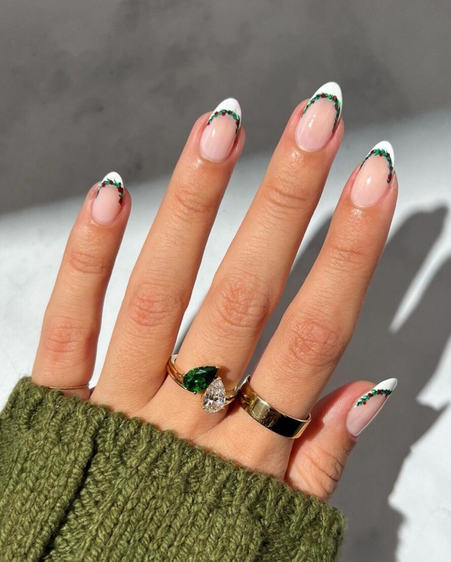27 Elegant French Tip Christmas Nails for a Classic Look