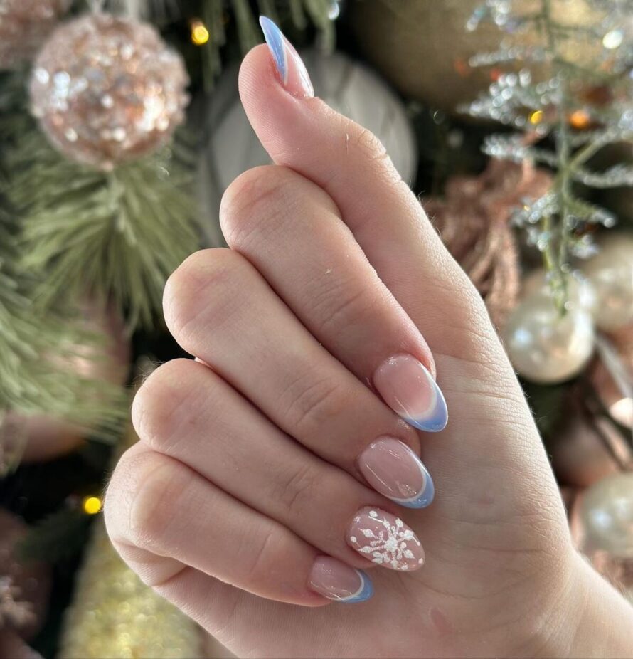 27 Elegant French Tip Christmas Nails for a Classic Look