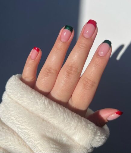 27 Elegant French Tip Christmas Nails for a Classic Look