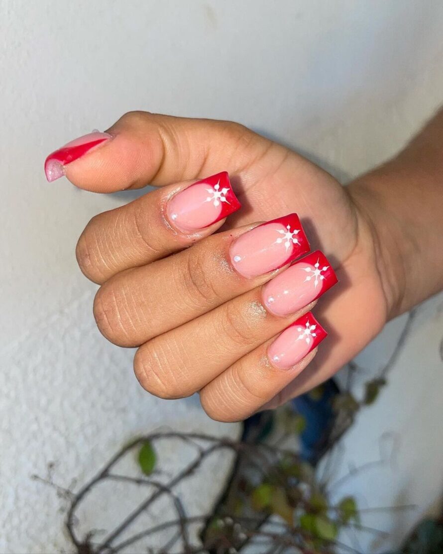 27 Elegant French Tip Christmas Nails for a Classic Look