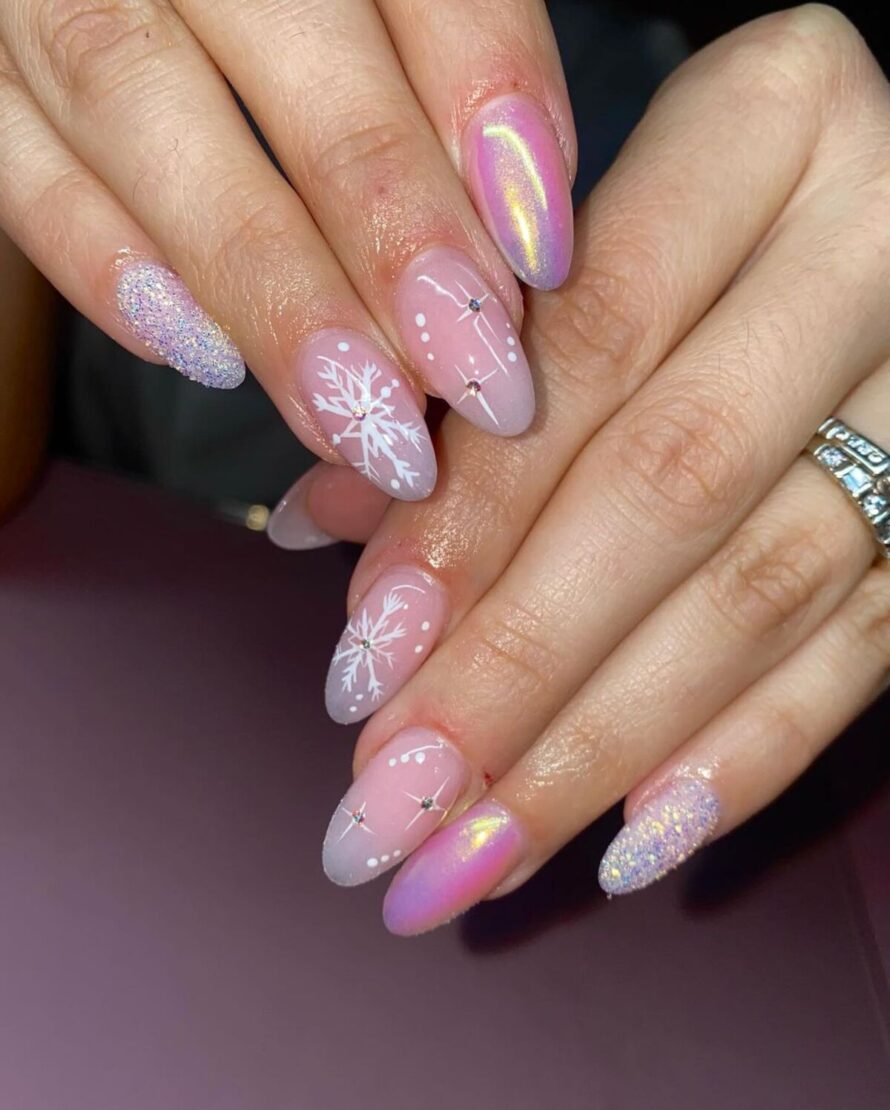 31 Cute and Festive Pink Christmas Nails for a Unique Holiday Style