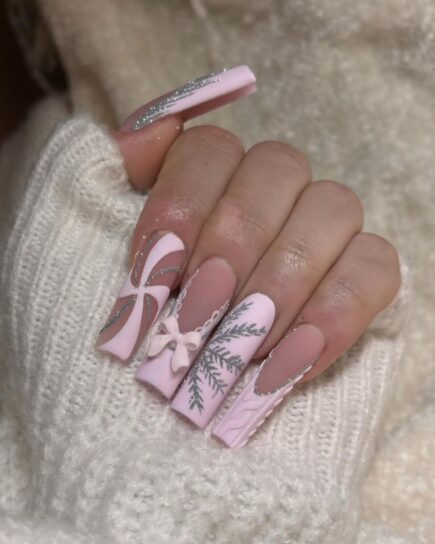 31 Cute and Festive Pink Christmas Nails for a Unique Holiday Style