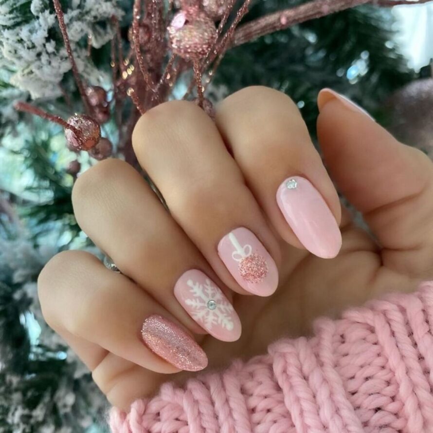31 Cute and Festive Pink Christmas Nails for a Unique Holiday Style