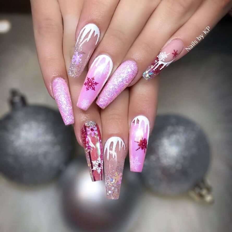 31 Cute and Festive Pink Christmas Nails for a Unique Holiday Style