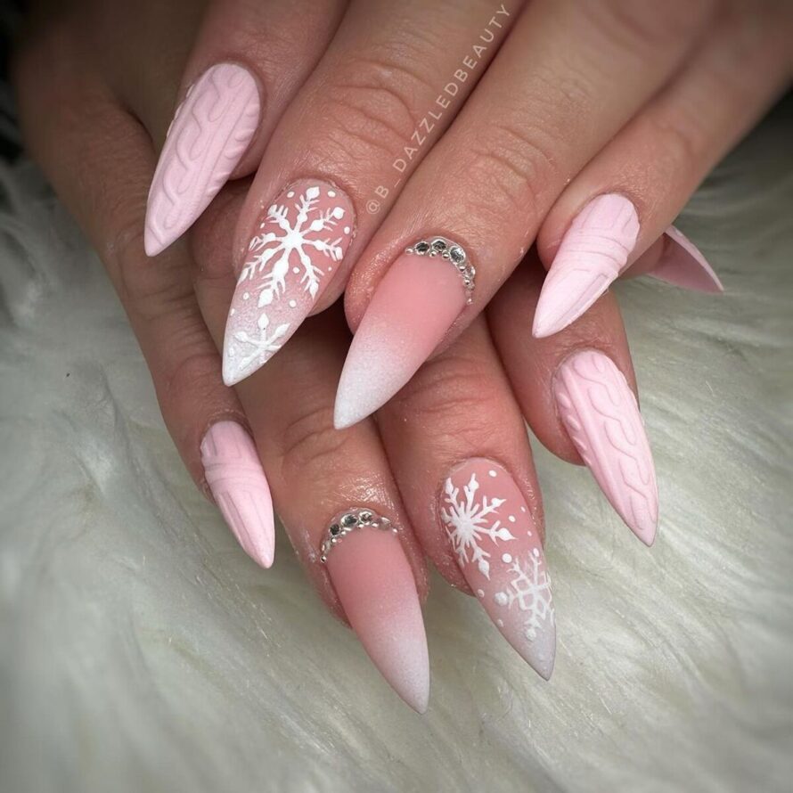 31 Cute and Festive Pink Christmas Nails for a Unique Holiday Style