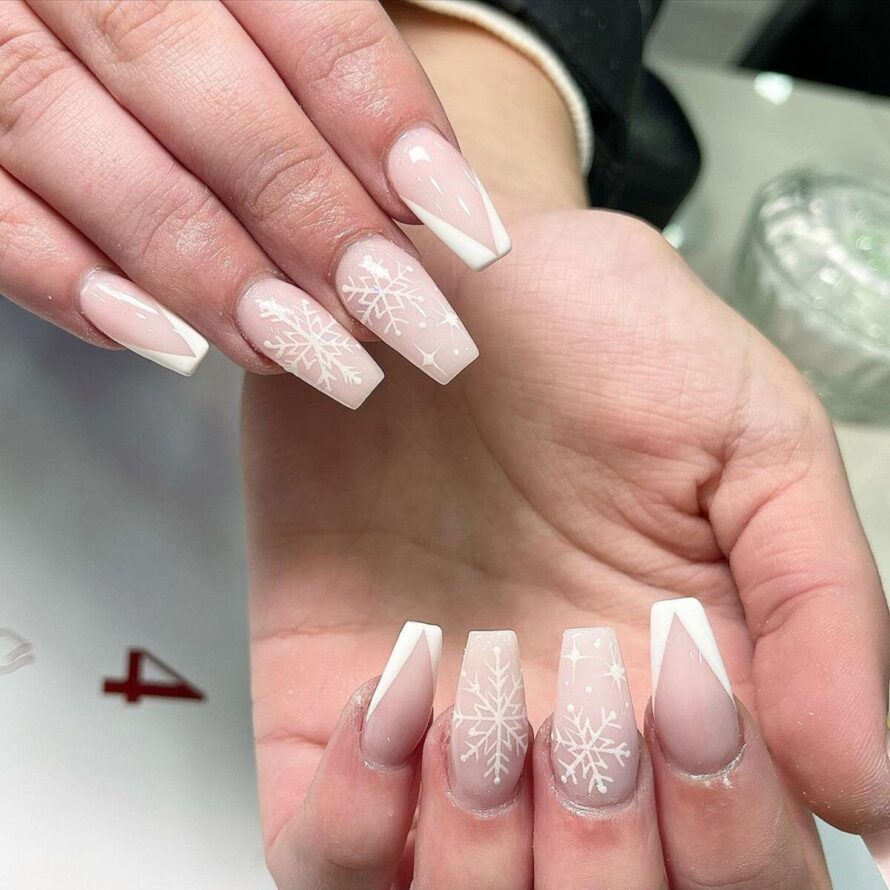 28 Magical Snowflake Christmas Nails to Capture the Winter Wonderland