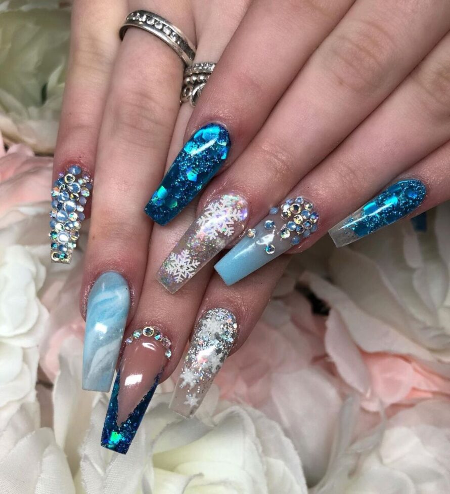 28 Magical Snowflake Christmas Nails to Capture the Winter Wonderland