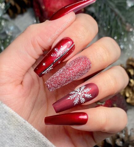 28 Magical Snowflake Christmas Nails to Capture the Winter Wonderland