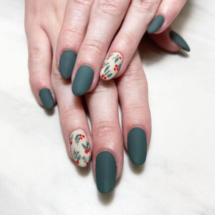 28 Matte Christmas Nails for a Sophisticated Holiday Look