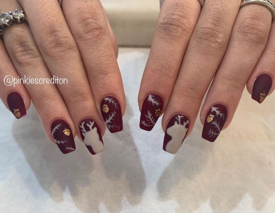 28 Matte Christmas Nails for a Sophisticated Holiday Look