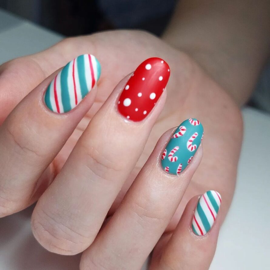 28 Matte Christmas Nails for a Sophisticated Holiday Look