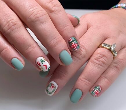 28 Matte Christmas Nails for a Sophisticated Holiday Look