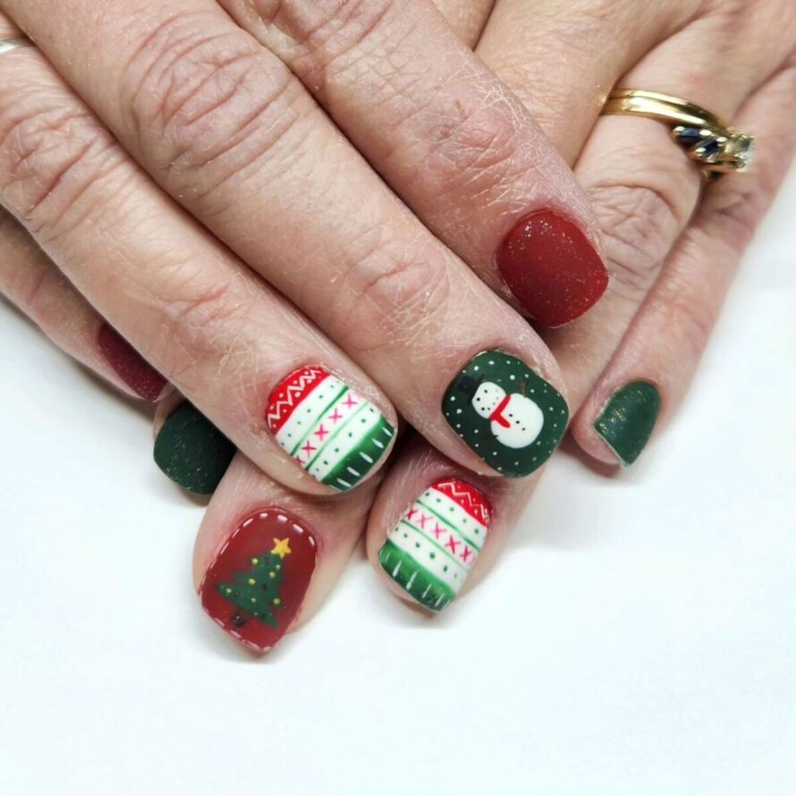 28 Matte Christmas Nails for a Sophisticated Holiday Look