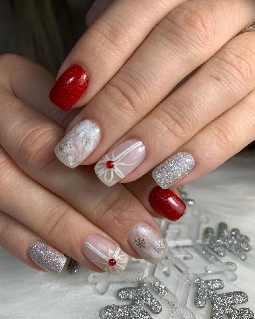 29 Sparkling Glitter Christmas Nails to Shine Bright This Holiday