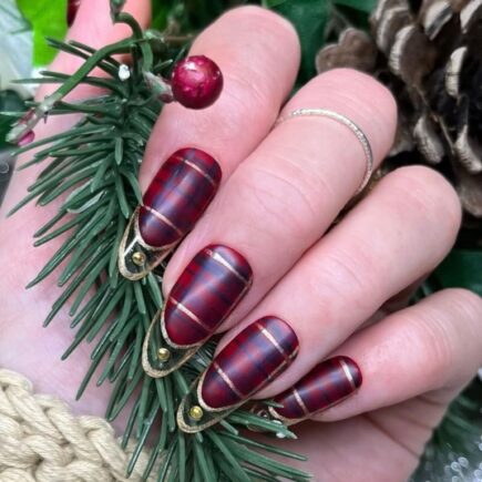 31 Trendy Plaid Christmas Nails for a Cozy Holiday Vibe
