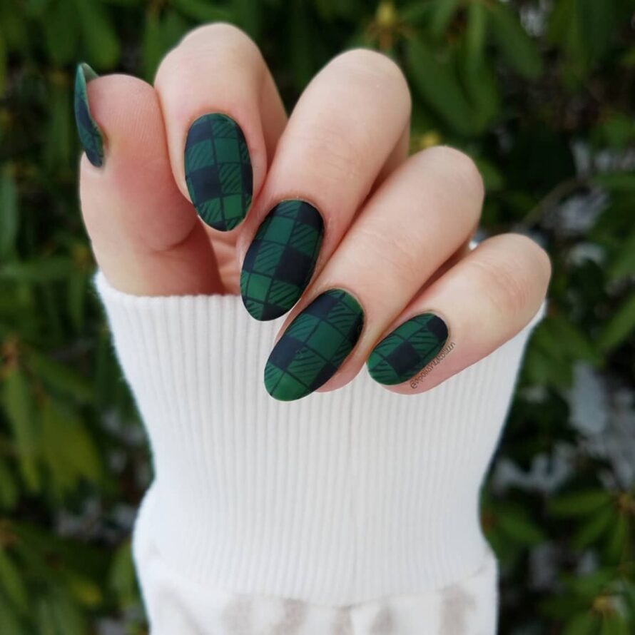 31 Trendy Plaid Christmas Nails for a Cozy Holiday Vibe