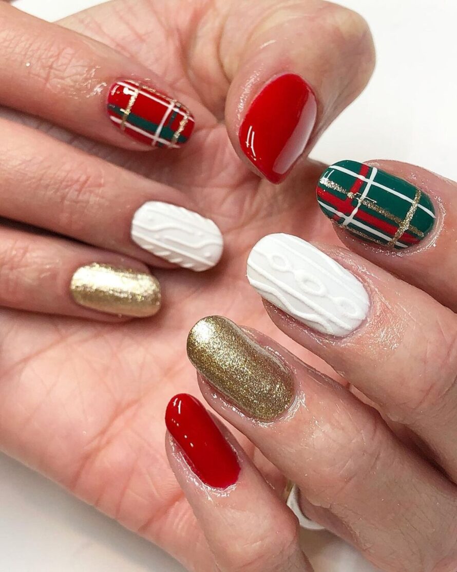 31 Trendy Plaid Christmas Nails for a Cozy Holiday Vibe