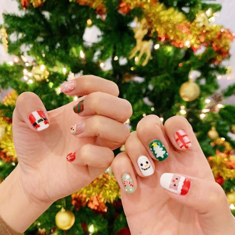 25 Adorable Santa Claus Christmas Nails for a Jolly Look