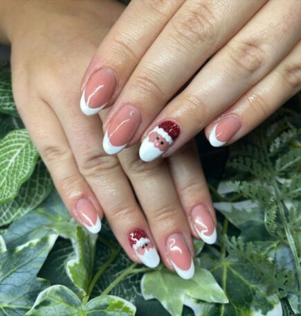 25 Adorable Santa Claus Christmas Nails for a Jolly Look