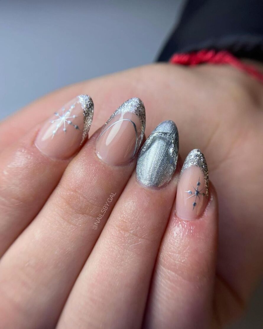 30 Chic Silver Christmas Nails for a Frosty Festive Vibe