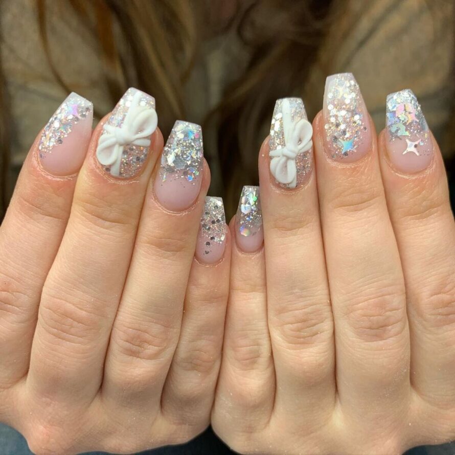 30 Chic Silver Christmas Nails for a Frosty Festive Vibe