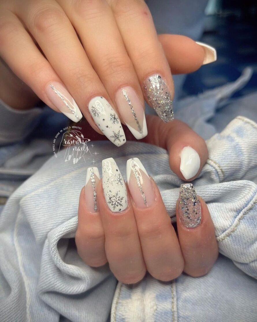 30 Chic Silver Christmas Nails for a Frosty Festive Vibe