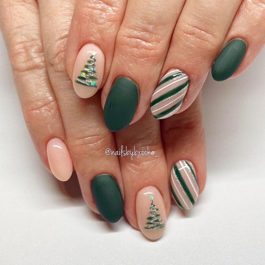 28 Christmas Nails With Trees To Celebrate the Holiday Spirit