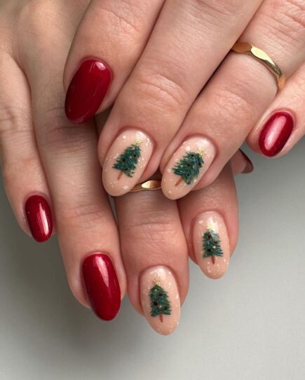 28 Christmas Nails With Trees To Celebrate the Holiday Spirit