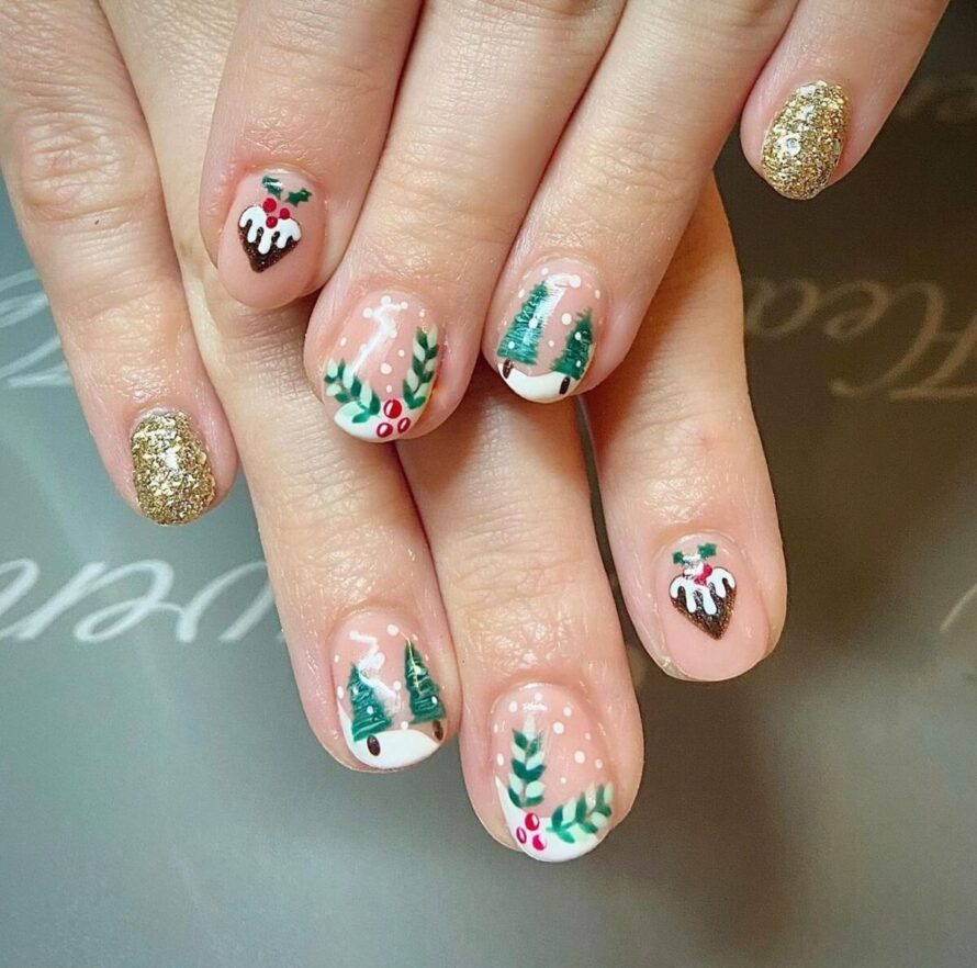 28 Christmas Nails With Trees To Celebrate the Holiday Spirit