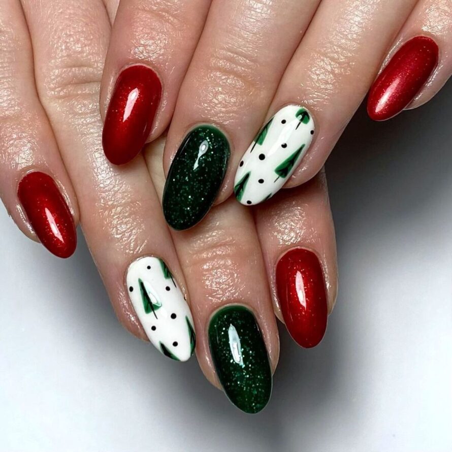 28 Christmas Nails With Trees To Celebrate the Holiday Spirit
