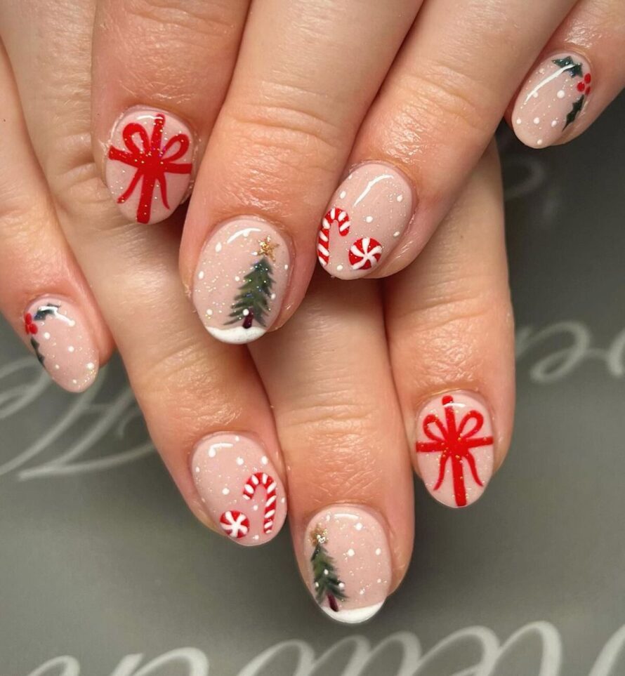 28 Christmas Nails With Trees To Celebrate the Holiday Spirit