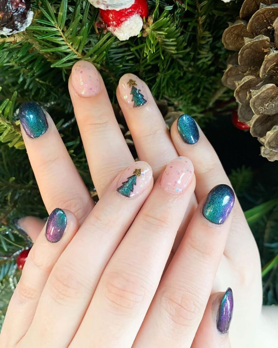 28 Christmas Nails With Trees To Celebrate the Holiday Spirit