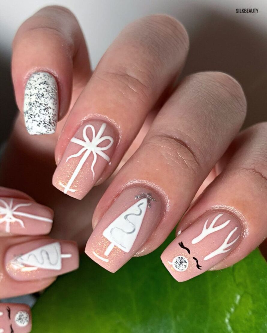 28 Christmas Nails With Trees To Celebrate the Holiday Spirit