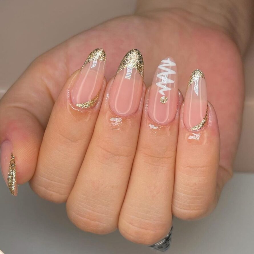 28 Christmas Nails With Trees To Celebrate the Holiday Spirit