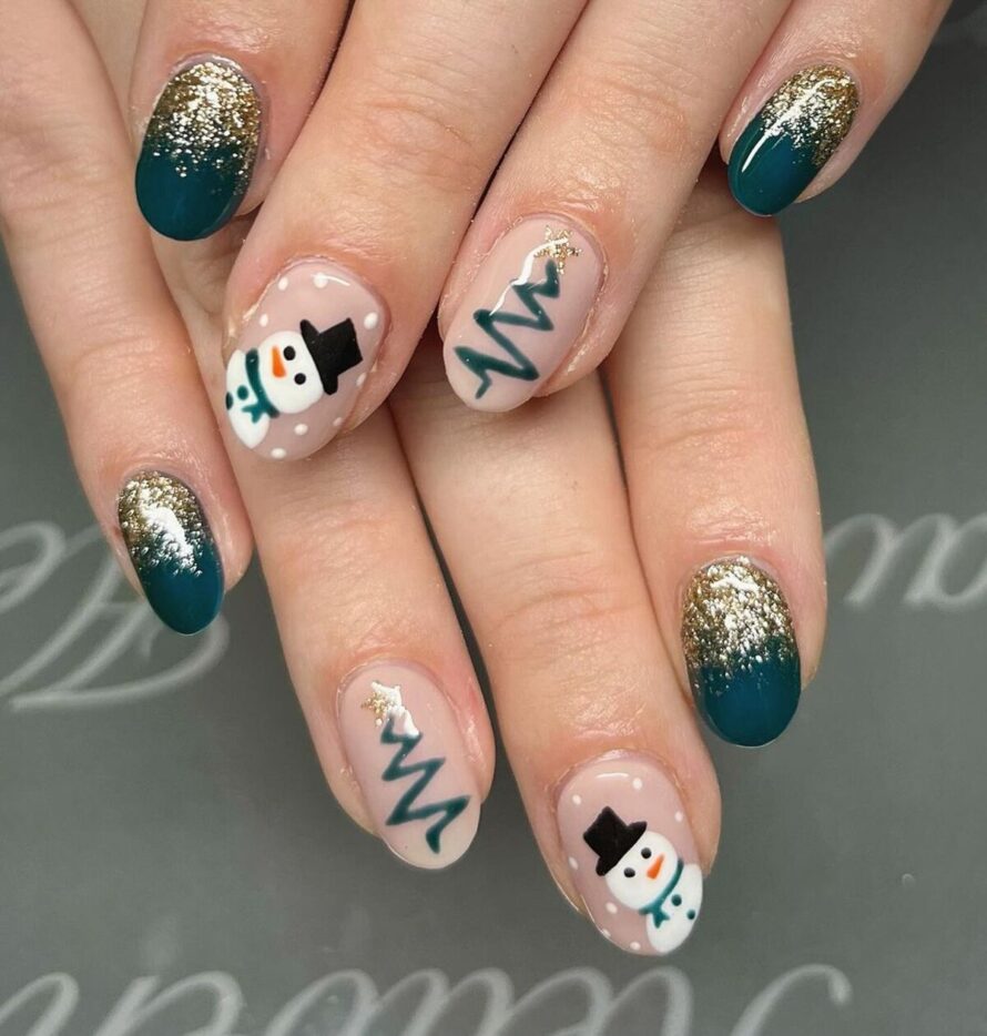 28 Christmas Nails With Trees To Celebrate the Holiday Spirit